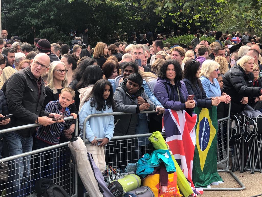 Londres se despede no dia do enterro da rainha Elizabeth, veja imagens