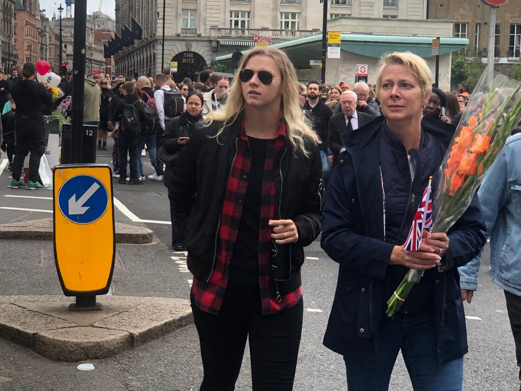 Londres se despede no dia do enterro da rainha Elizabeth, veja imagens