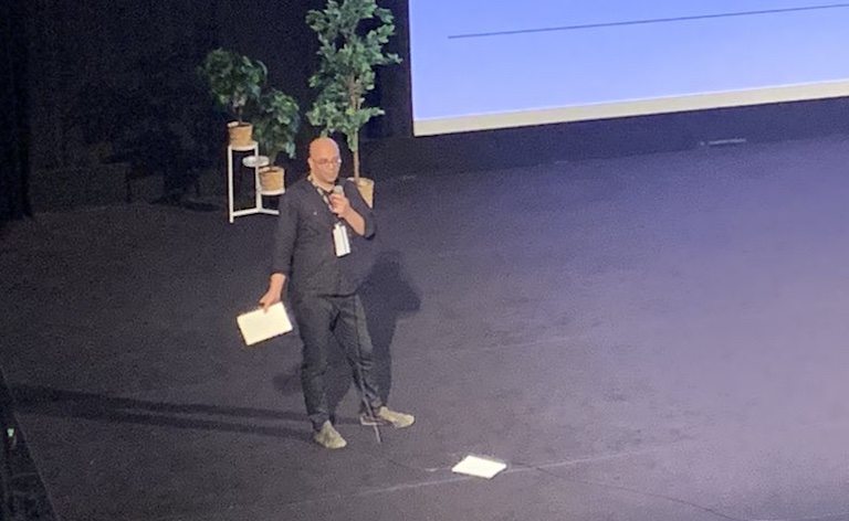 Como transformar o modelo de negócio da mídia em crise? - MediaTalks em UOL